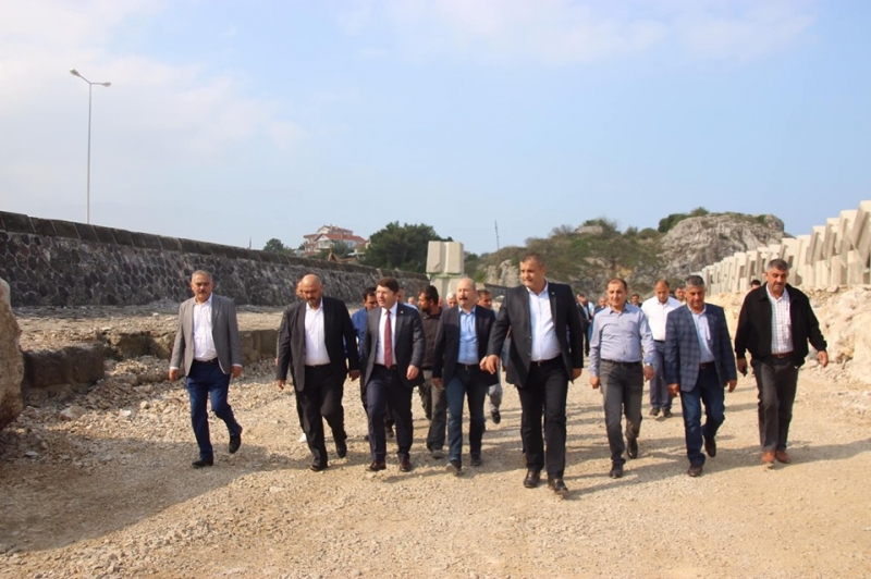 Beton bloklar denize indiriliyor - SİYASET - BARTIN HALK GAZETESİ ... Beton bloklar denize indiriliyor - SİYASET - BARTIN HALK GAZETESİ ...